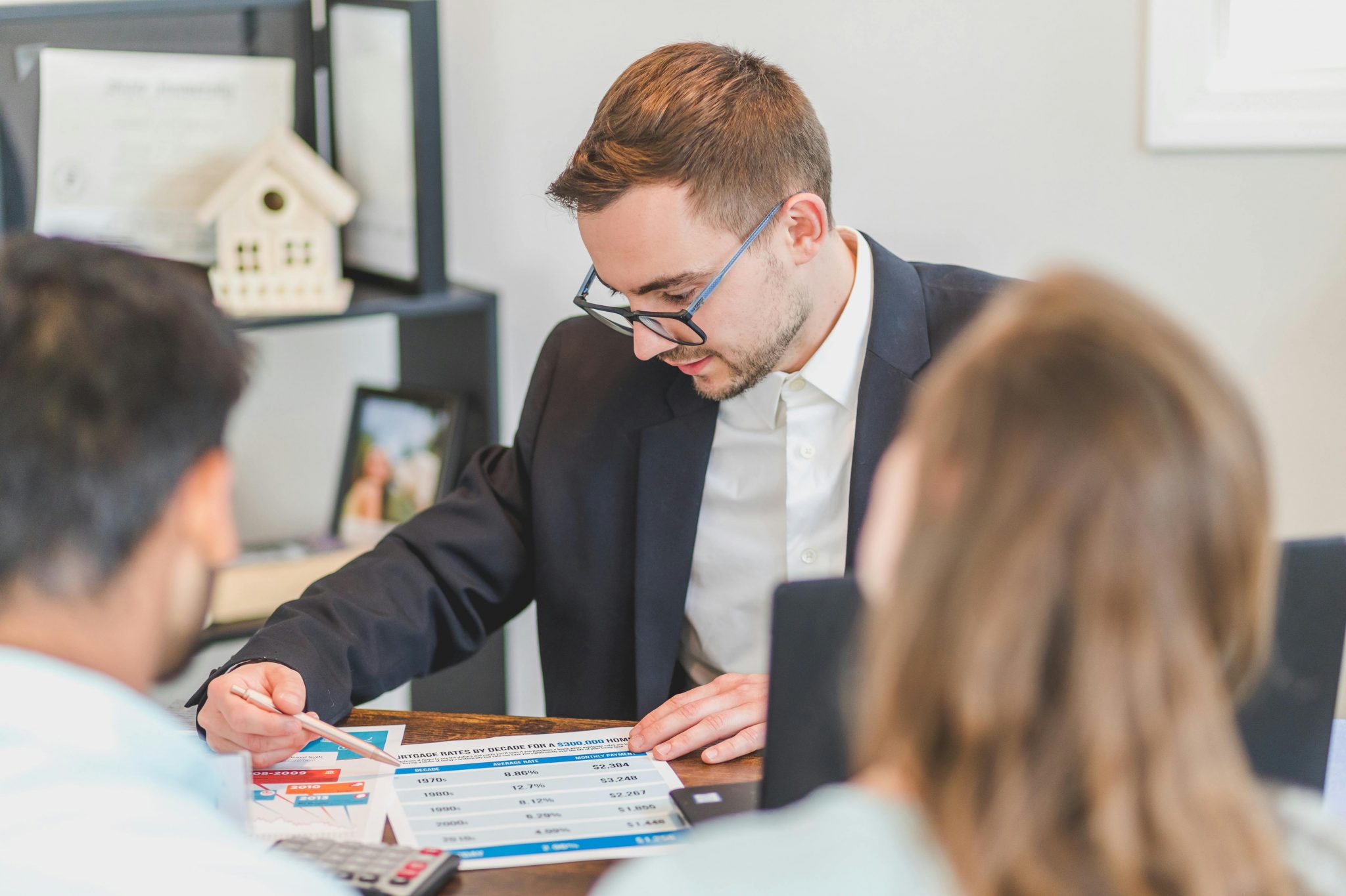 How to Choose a Financial Advisor: A Smart Money Guide